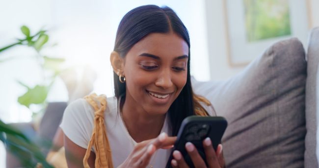 How to Schedule a First Comment on Facebook - OnlySocial